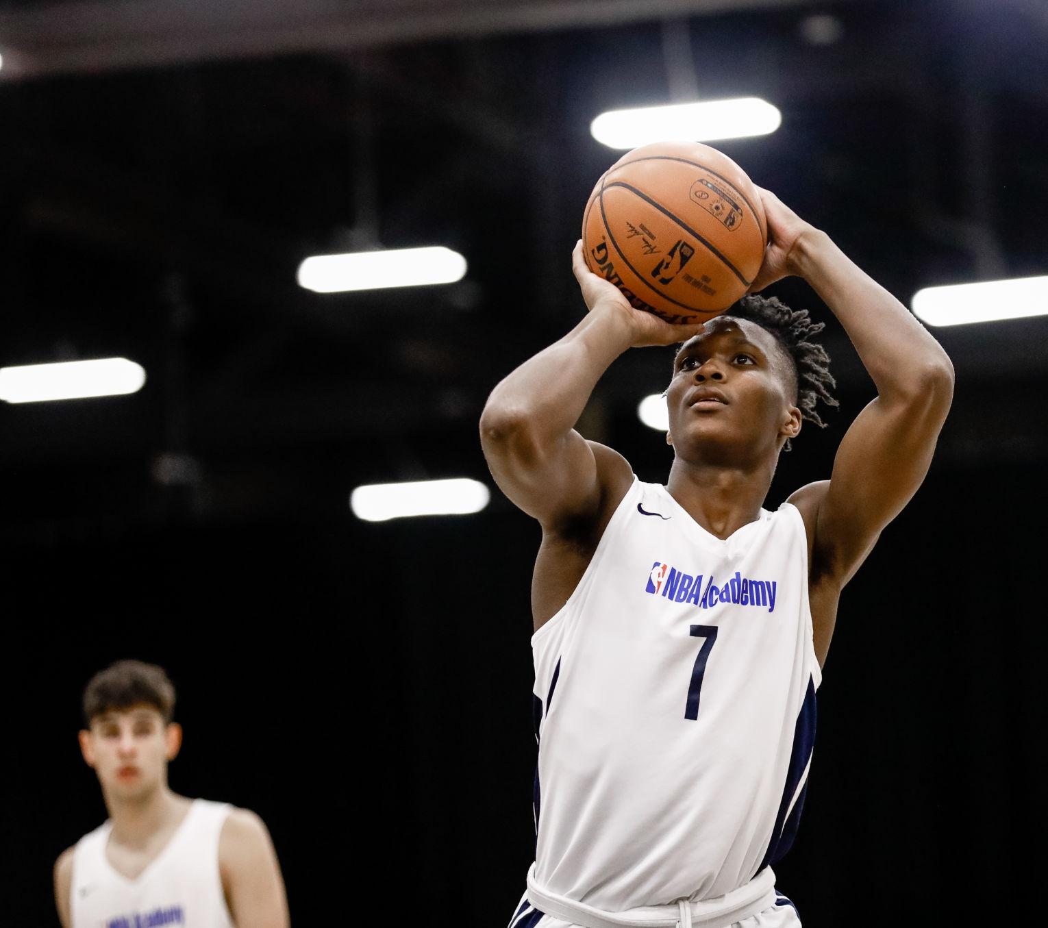 Arizona's Bennedict Mathurin visits NBA Academy players in Mexico City ...
