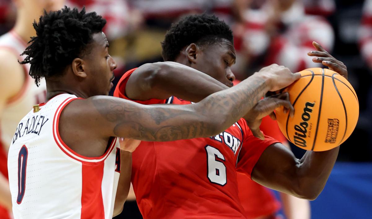 Arizona Wildcats guard Jaden Bradley testing NBA Draft