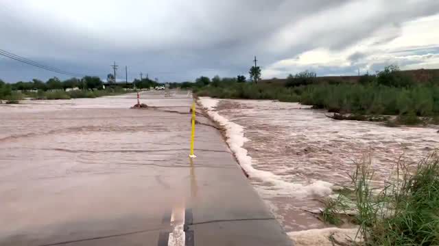 Watch: Flooding in Tucson closes Harrison Road at the Pantano Wash on ...