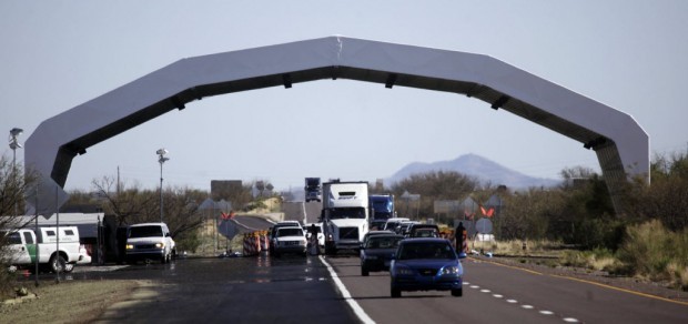 Border Boletín: Big, White Canopy