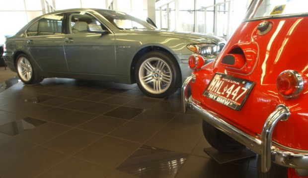 AutoNation to buy Don Mackey BMW