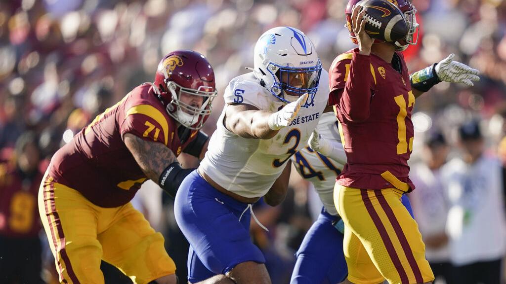 Arizona signs ex-San Jose State DL Tre Smith, Syracuse DT Kevon Darton ...