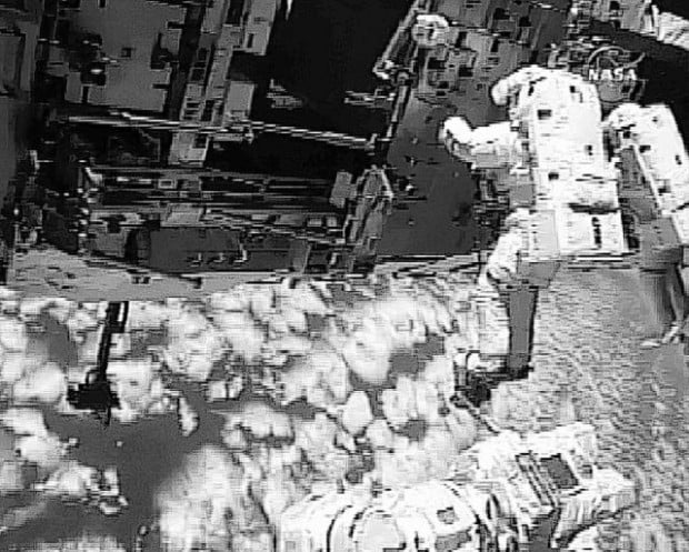 Torn glove halts astronaut's spacewalk