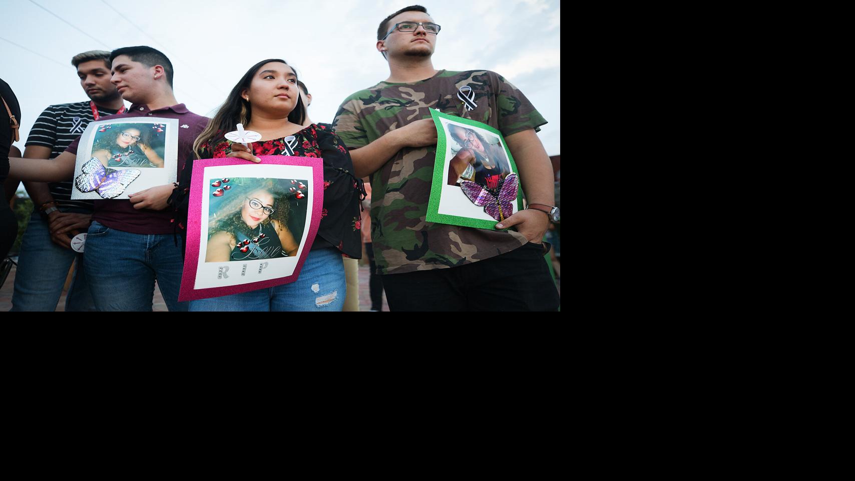 Photos: Vigil honors victims of Tucson shooting rampage