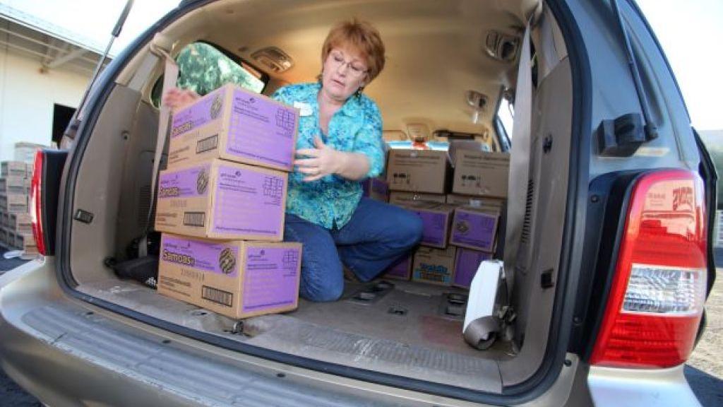 Girl Scouts team up with TEP to give out 150K light bulbs