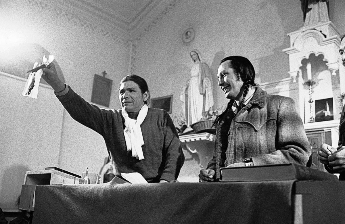 Native American activist Dennis Banks' life in photos, 1937-2017