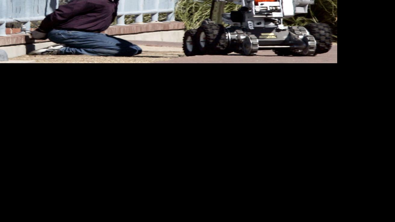 Robots search bank robbery suspects