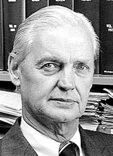 Robert E. Clark dies at 91; honored as UA law prof