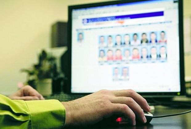 FBI now inspecting driver's license pics in hunt for fugitives | Latest ...