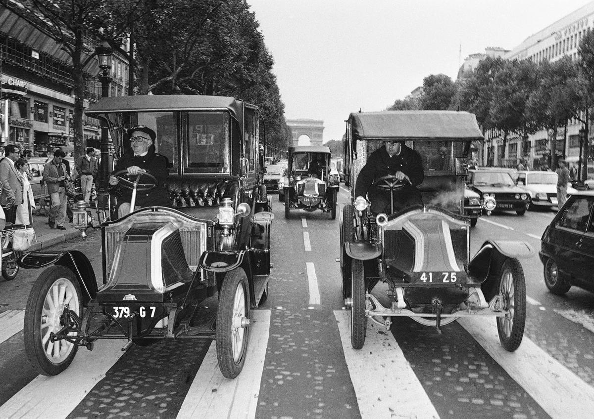 Photos: WWI French troops taxied to the front