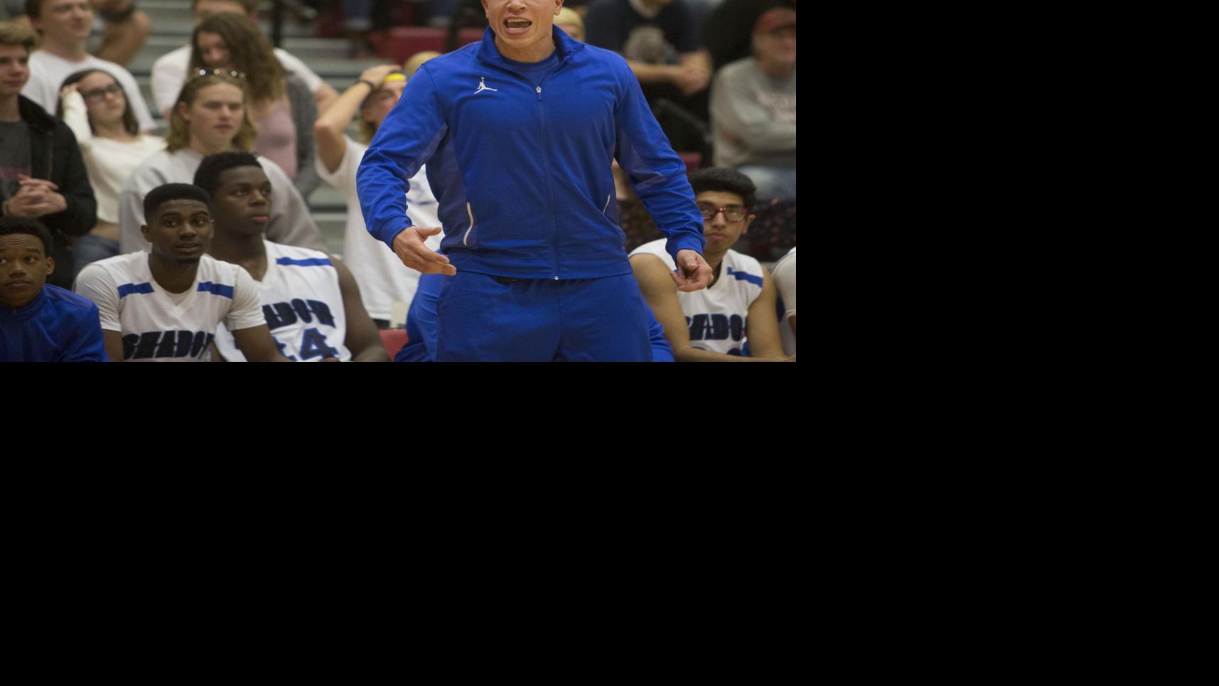 Arizona Wildcats legend Mike Bibby earns college degree … from UNLV