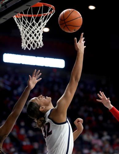 With a kiss: Lauren Ware showing improved 3-point shot, more confidence ...