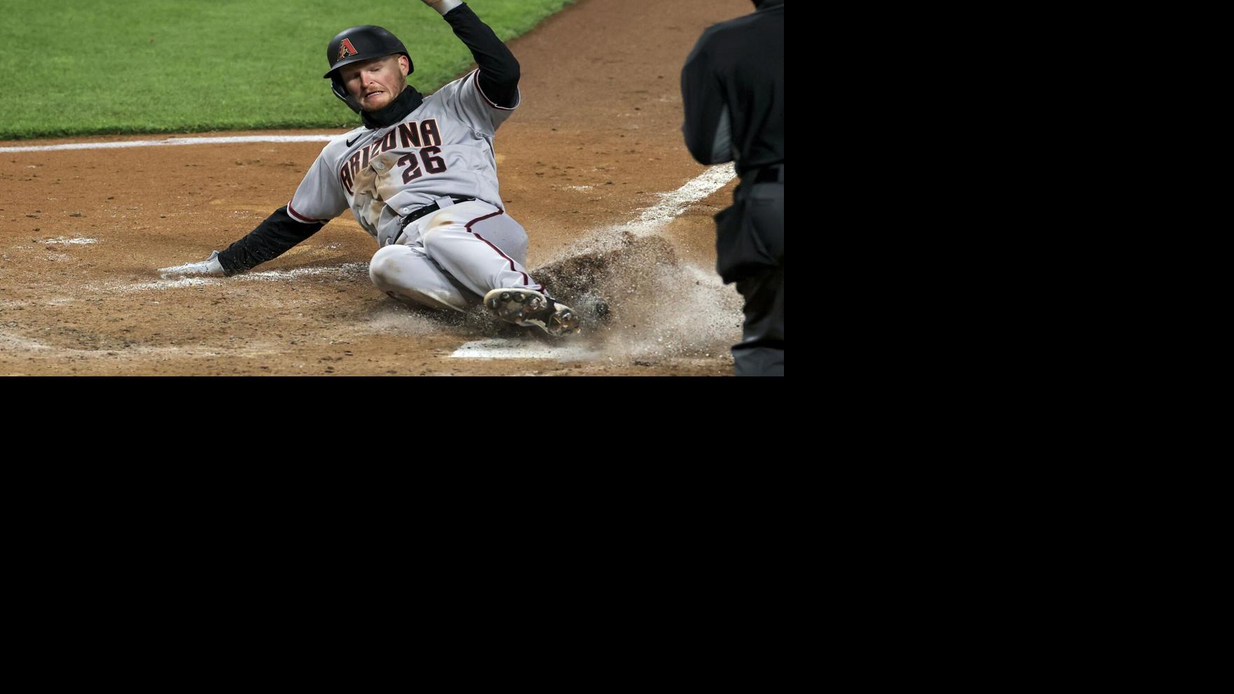 D-backs beat Reds twice in snowy Cincinnati