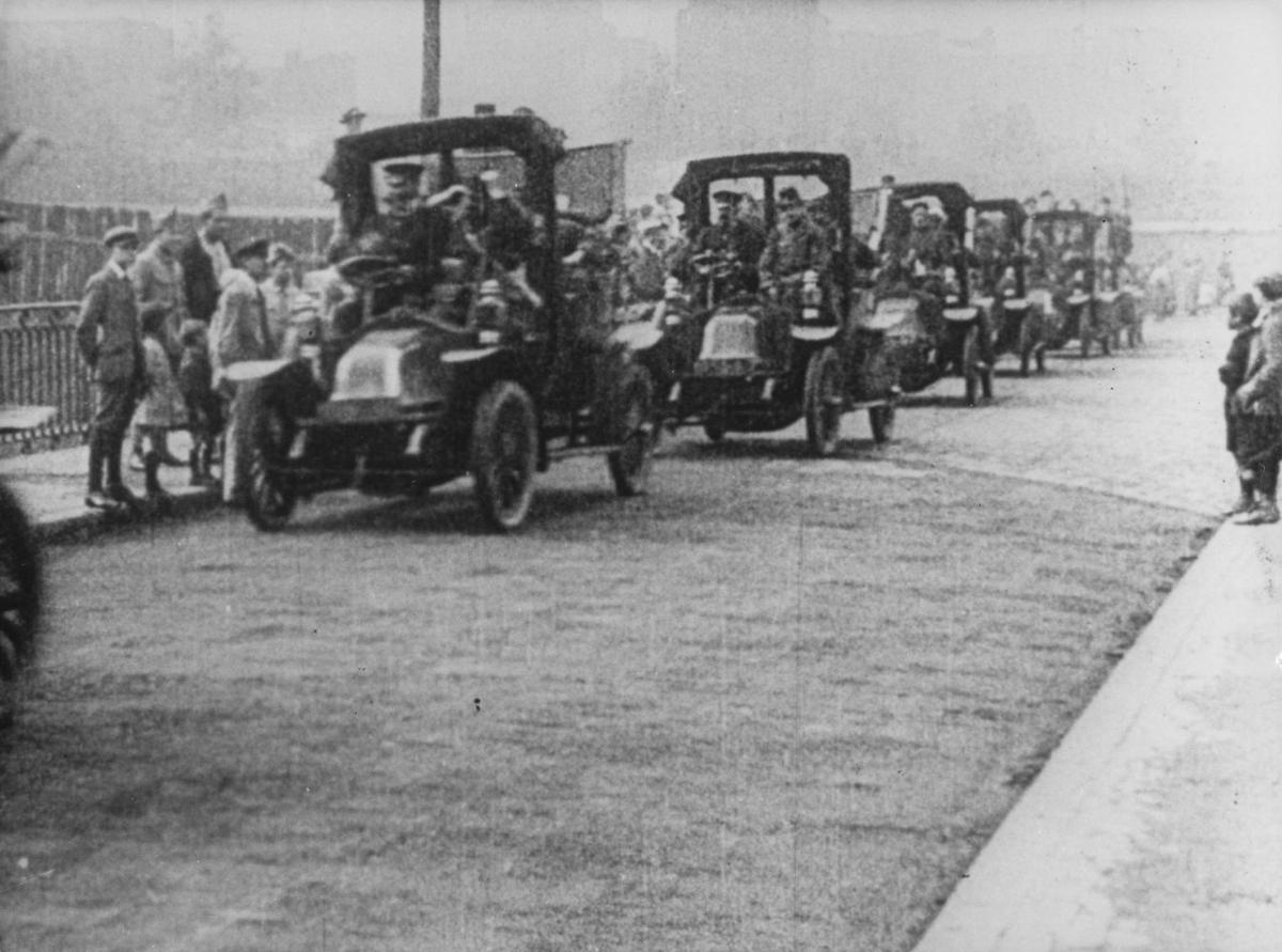 Photos: WWI French troops taxied to the front