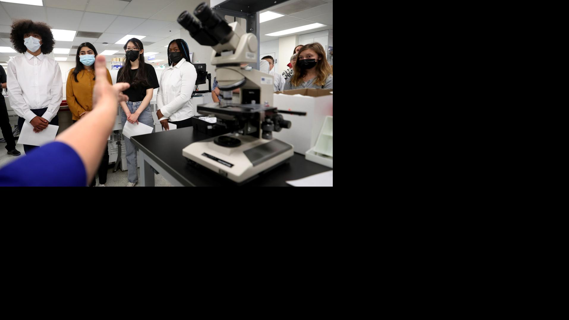 Students tour Sonora Quest Lab to catch glimpse of health sciences