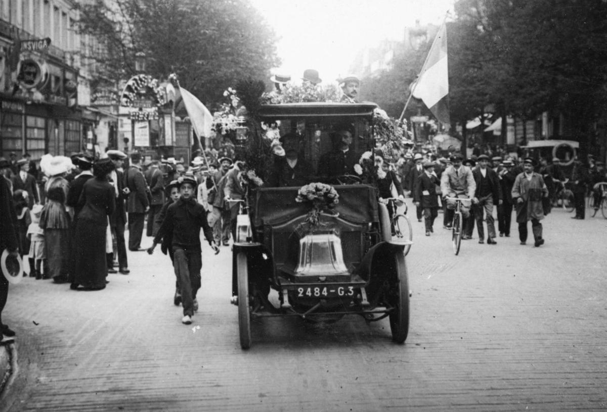 Photos: WWI French troops taxied to the front