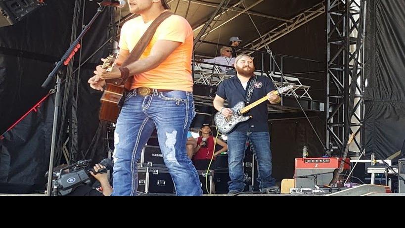 Sizzling start to Country Thunder Day 3