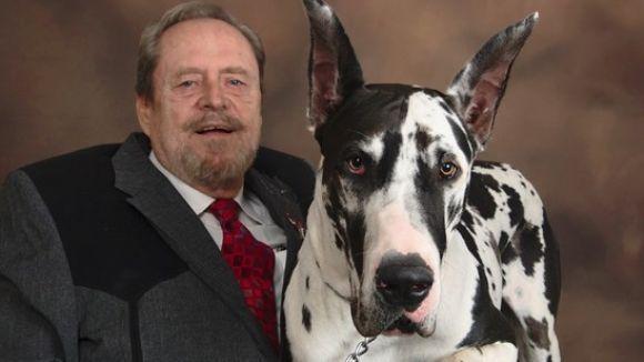Pizer, known for upholstery, cryonics, is latest McCain foe