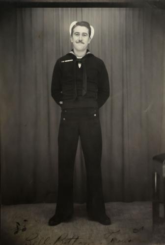 Tucson man sees family's future in cherished V-J Day photo