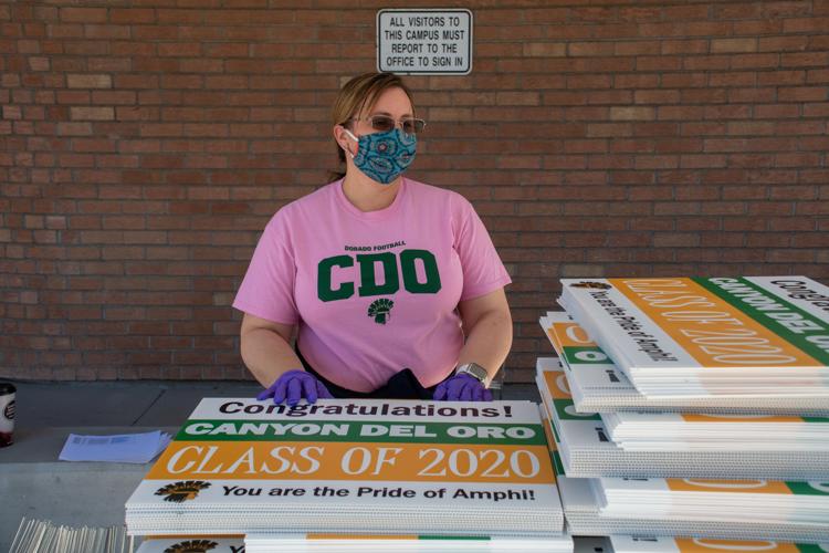 Amphi Teachers and Volunteers Surprise Seniors With Congratulatory ...