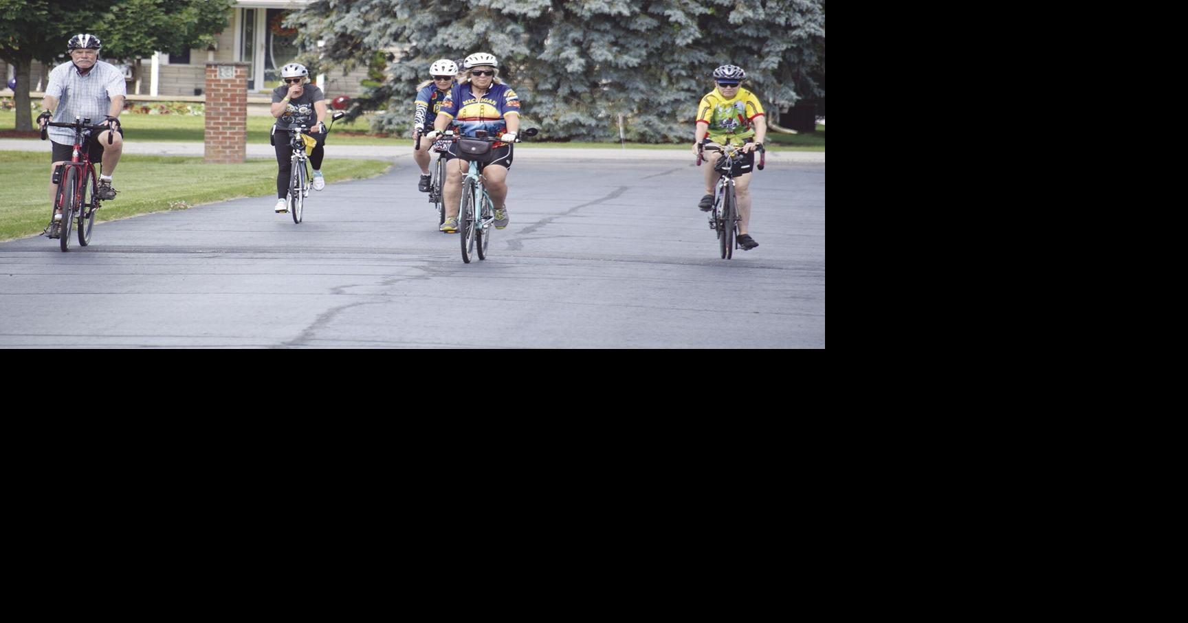 Chain of 465 bicyclists rolls across Thumb | News | tuscolatoday.com