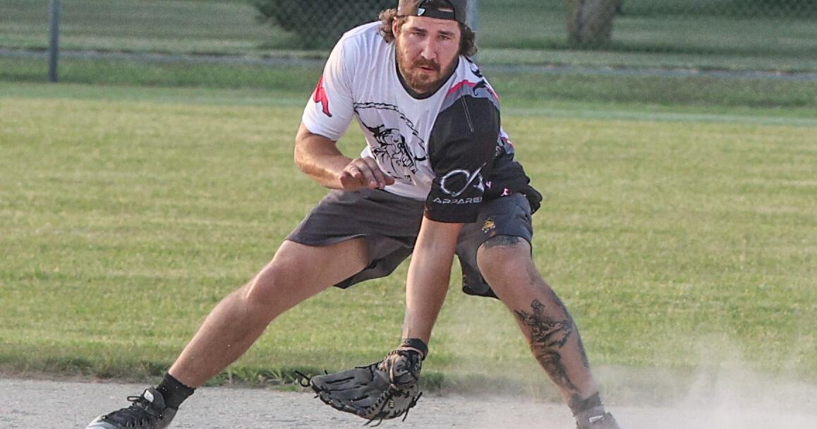 Softball bar battle won by Pic’s Place | Sports | tuscolatoday.com