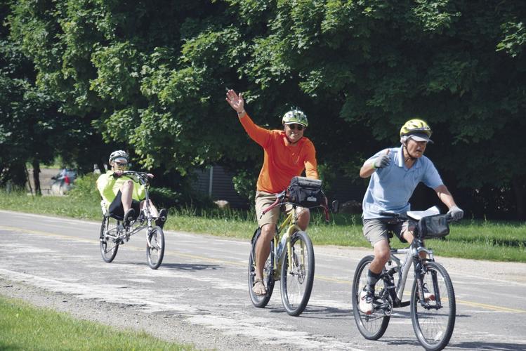 Chain of 465 bicyclists rolls across Thumb | News | tuscolatoday.com