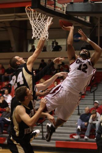 Bullock, Mavs win 65-49 | Basketball | unothegateway.com