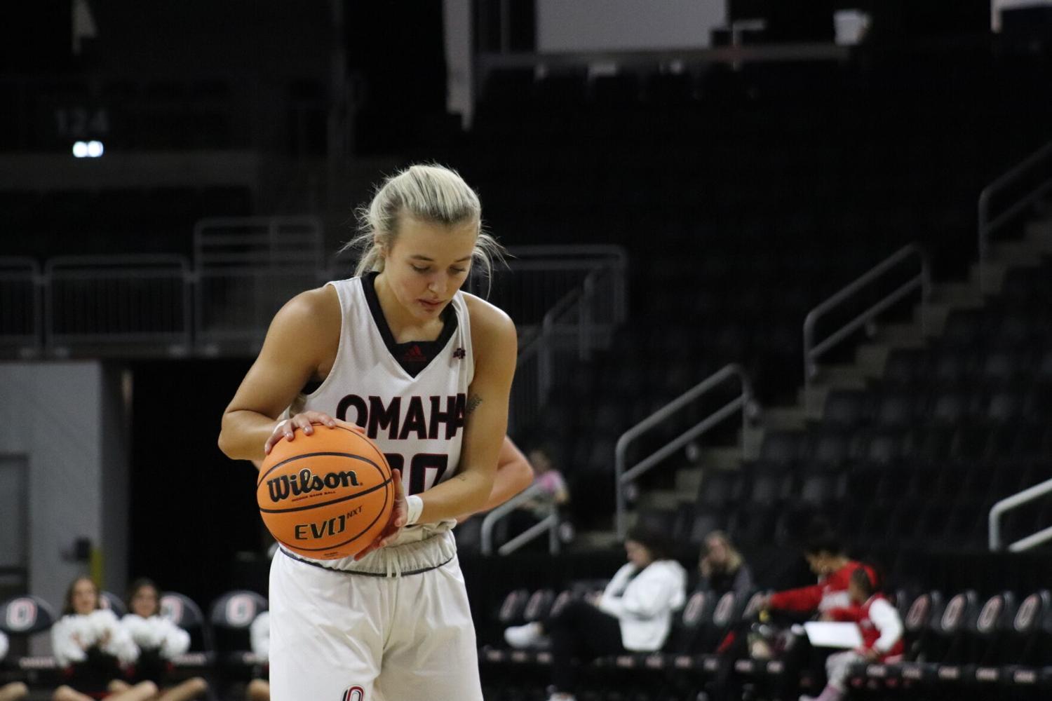 The Cave & Harvey duo leads Omaha women's basketball to a key road win ...