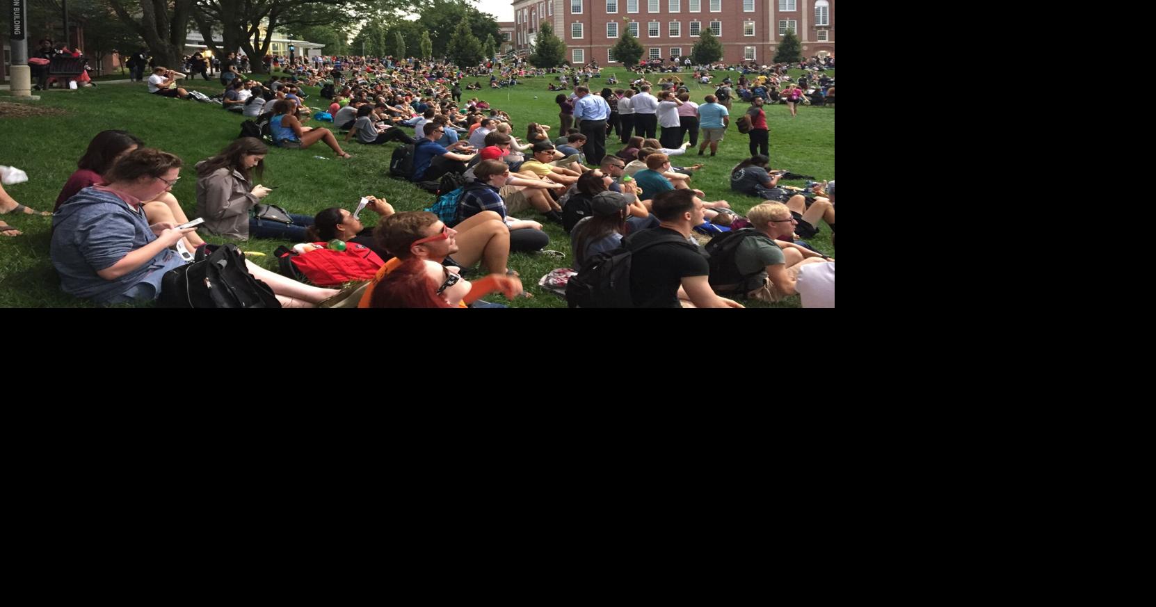 UNO students enjoy solar eclipse | Archives | unothegateway.com