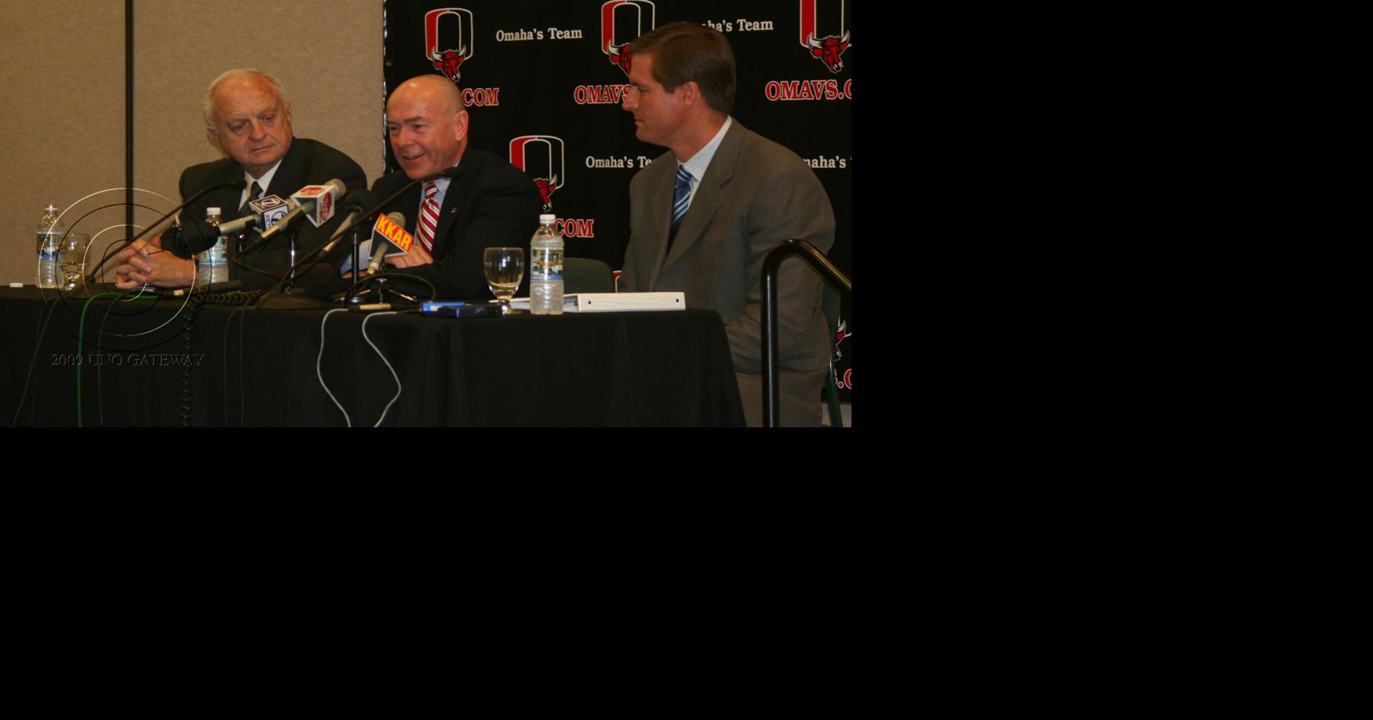 Kemp steps down as hockey coach, named associate athletic director ...
