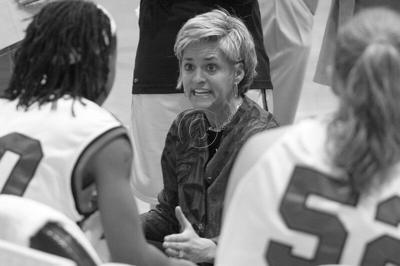 Women’s basketball extends winning streak to seven | Archives ...