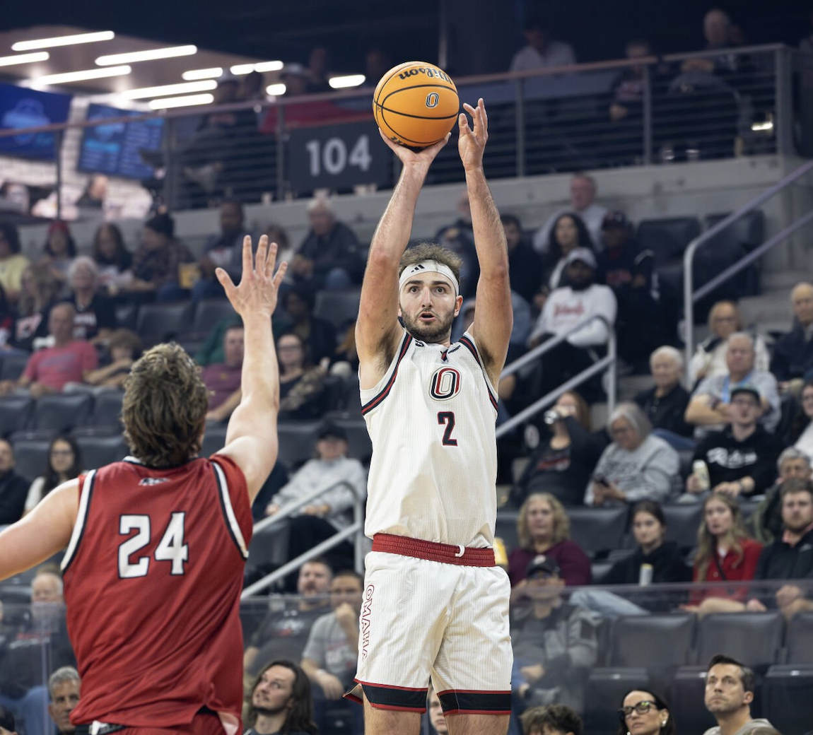 Mavs vs. the masses: M/W basketball still searching for first ...