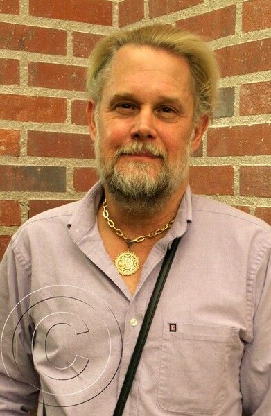 Journalism professor publishes cautionary environmental guide ...