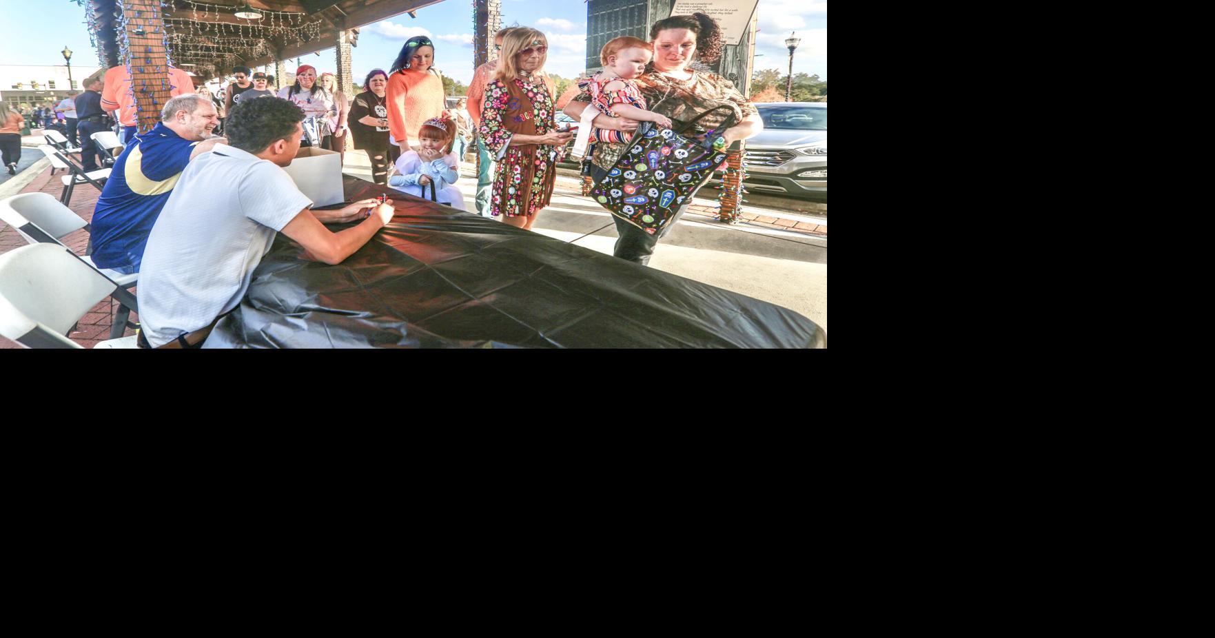 Halloween arrives in downtown Seneca | News | upstatetoday.com