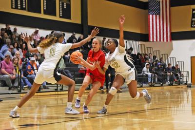 Marcengill, West-Oak batter Bulldogs | Sports | upstatetoday.com