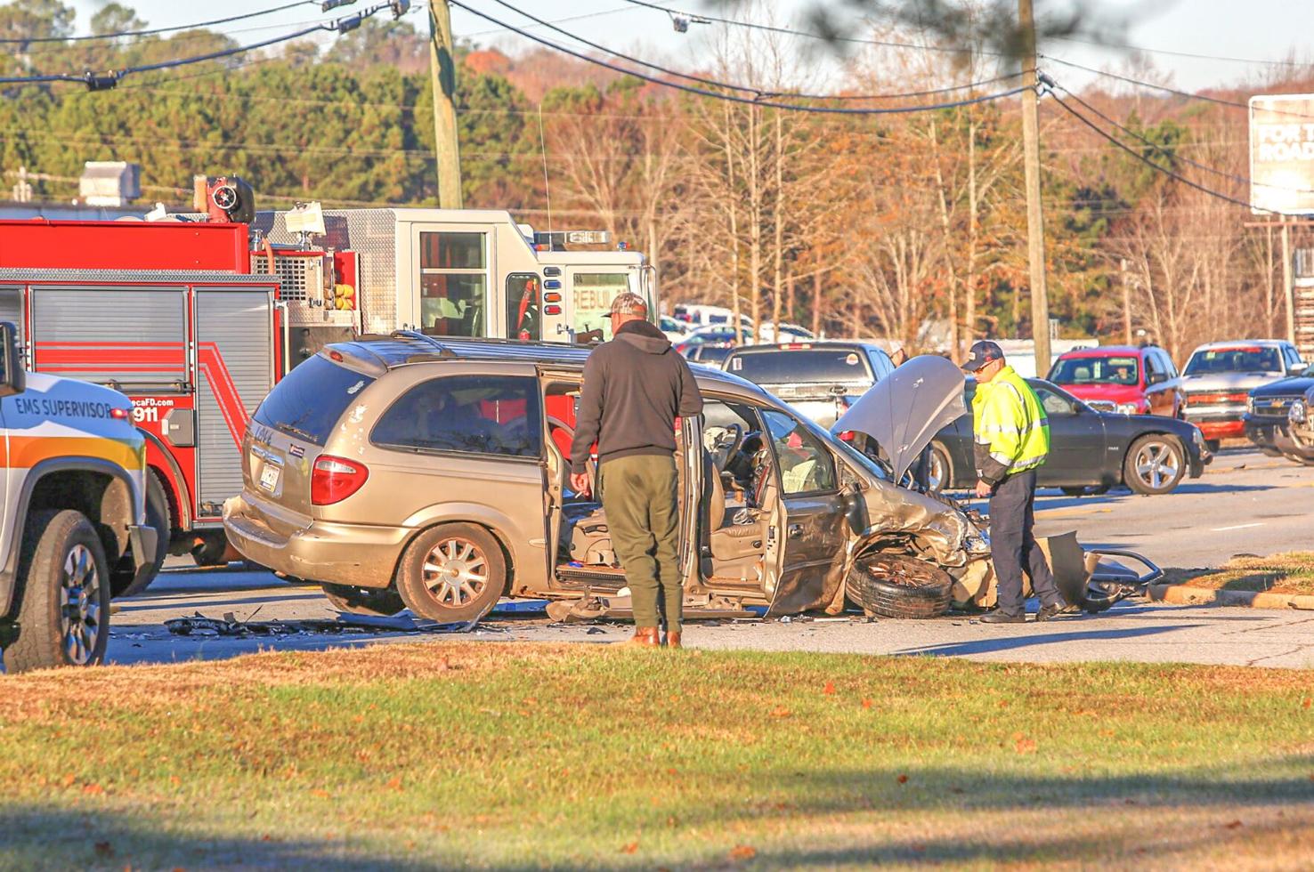 Early morning wreck sends 2 to hospital | News | upstatetoday.com