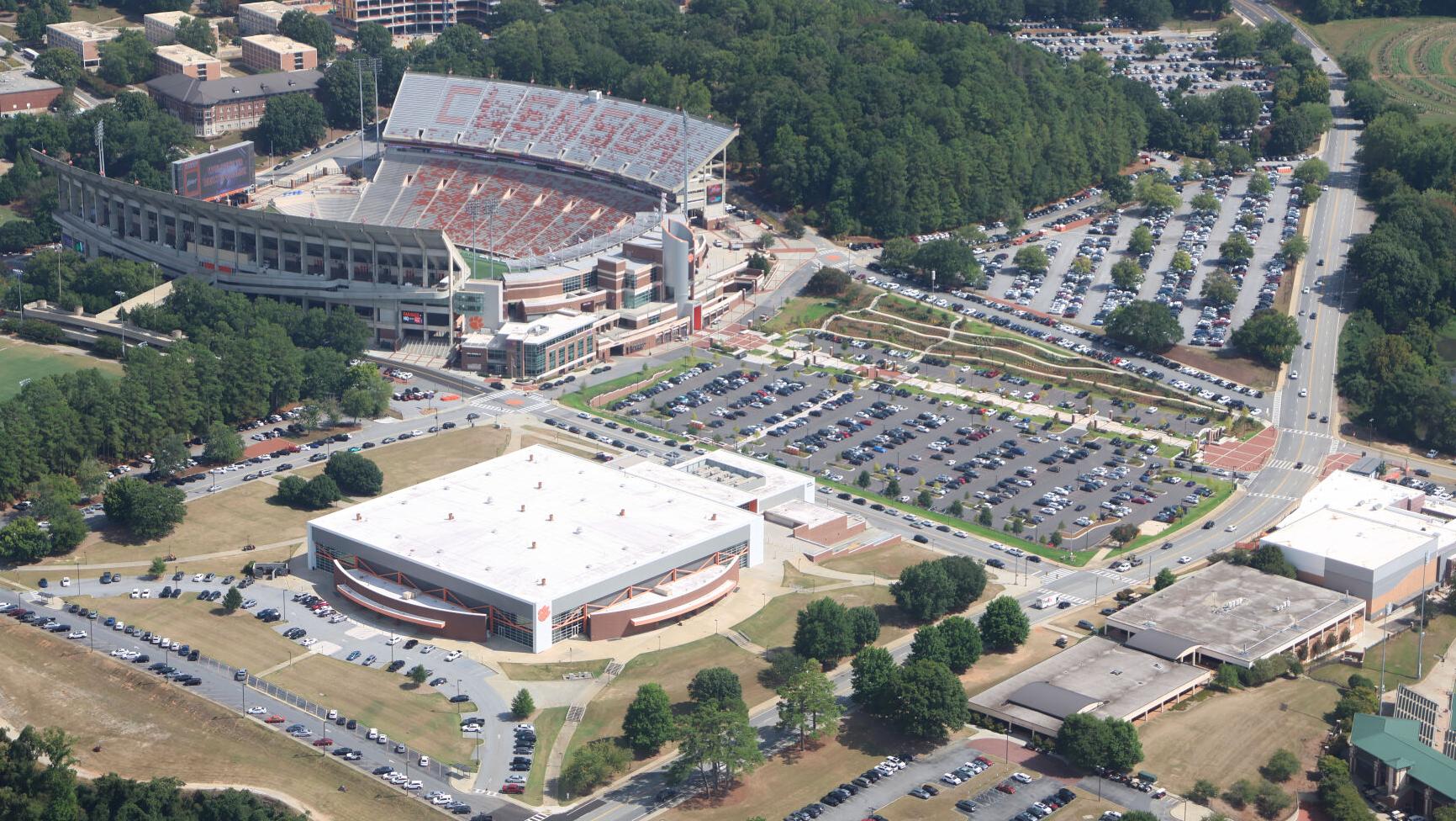 Clemson University students move into campus housing | News ...