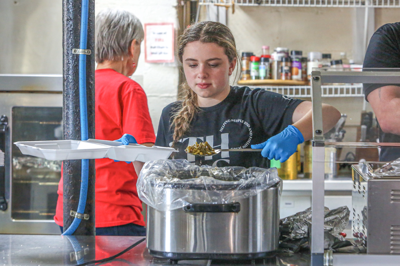 Volunteers come together to provide hot Christmas meals | News ...