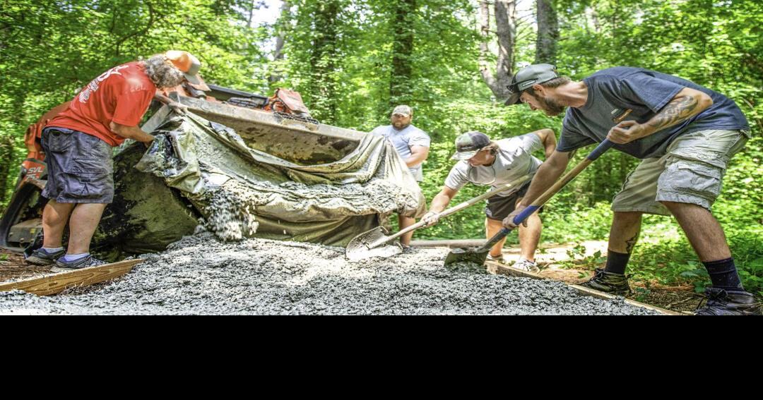 Disc golf group helps install tee pads at Shaver course | News ...