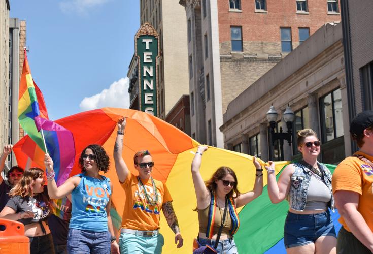 Rainbows, glitter decorate Knoxville for Pridefest, protesters respond ...
