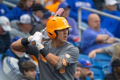 Tennessee baseball gives lead up late, falls to Kentucky in series ...