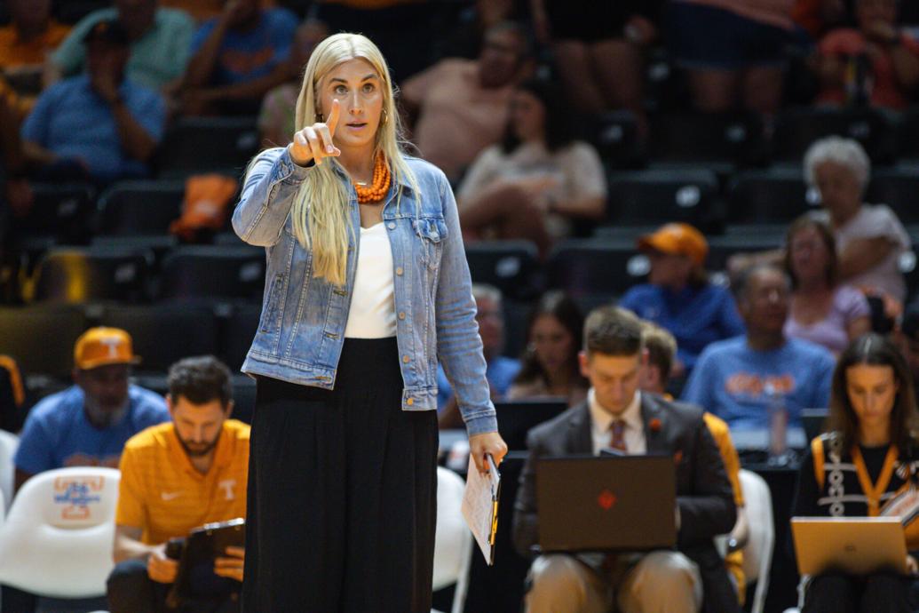 Notebook: Lady Vols volleyball advance win streak to 5 with sweep over ...