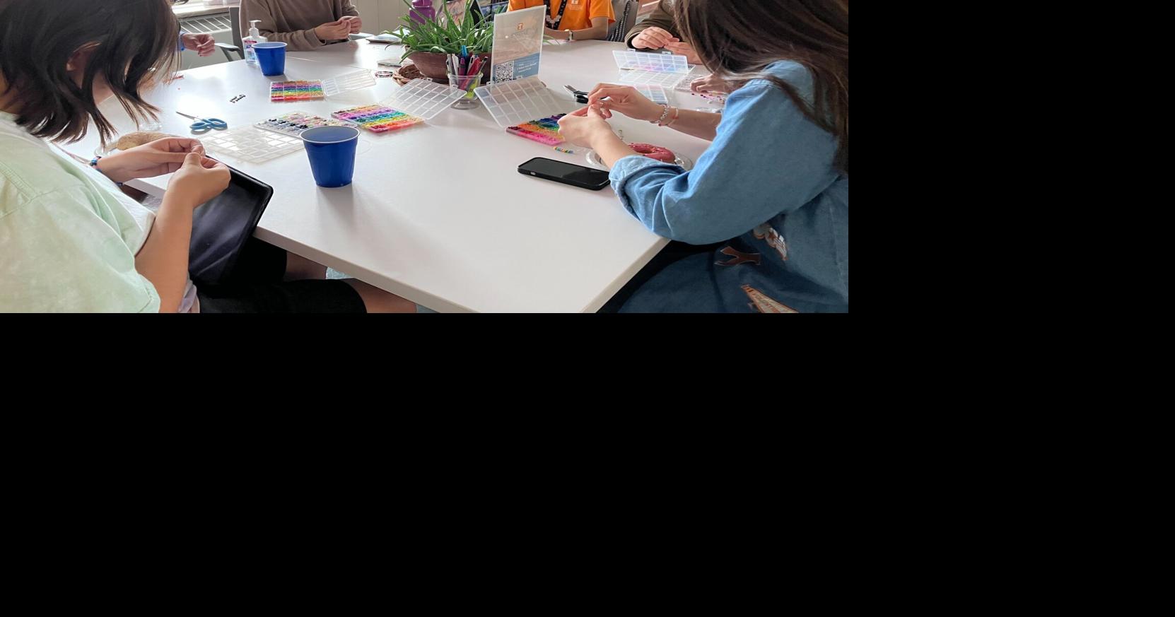 Programs Abroad hosts friendship bracelet-making session for students ...