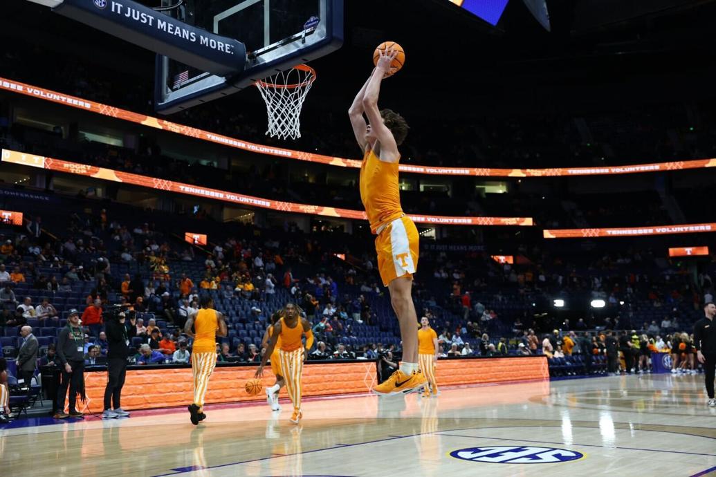 Tennessee basketball battles in rematch with Auburn: Live updates from ...