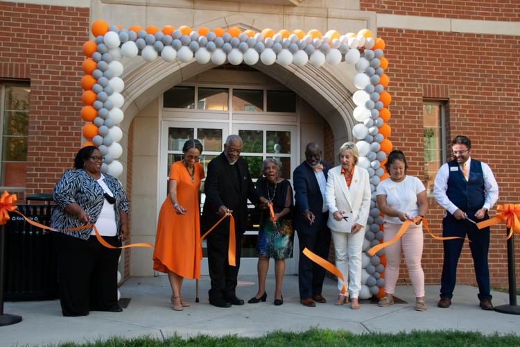 Gallery: Geier and Robinson Hall renaming | | utdailybeacon.com