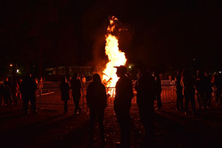 Homecoming bonfire | Campus News | utdailybeacon.com