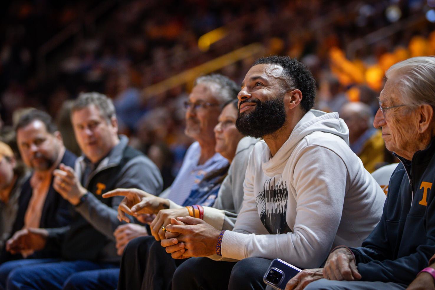 Legendary Tennessee basketball star Chris Lofton named 2024 SEC Legend ...