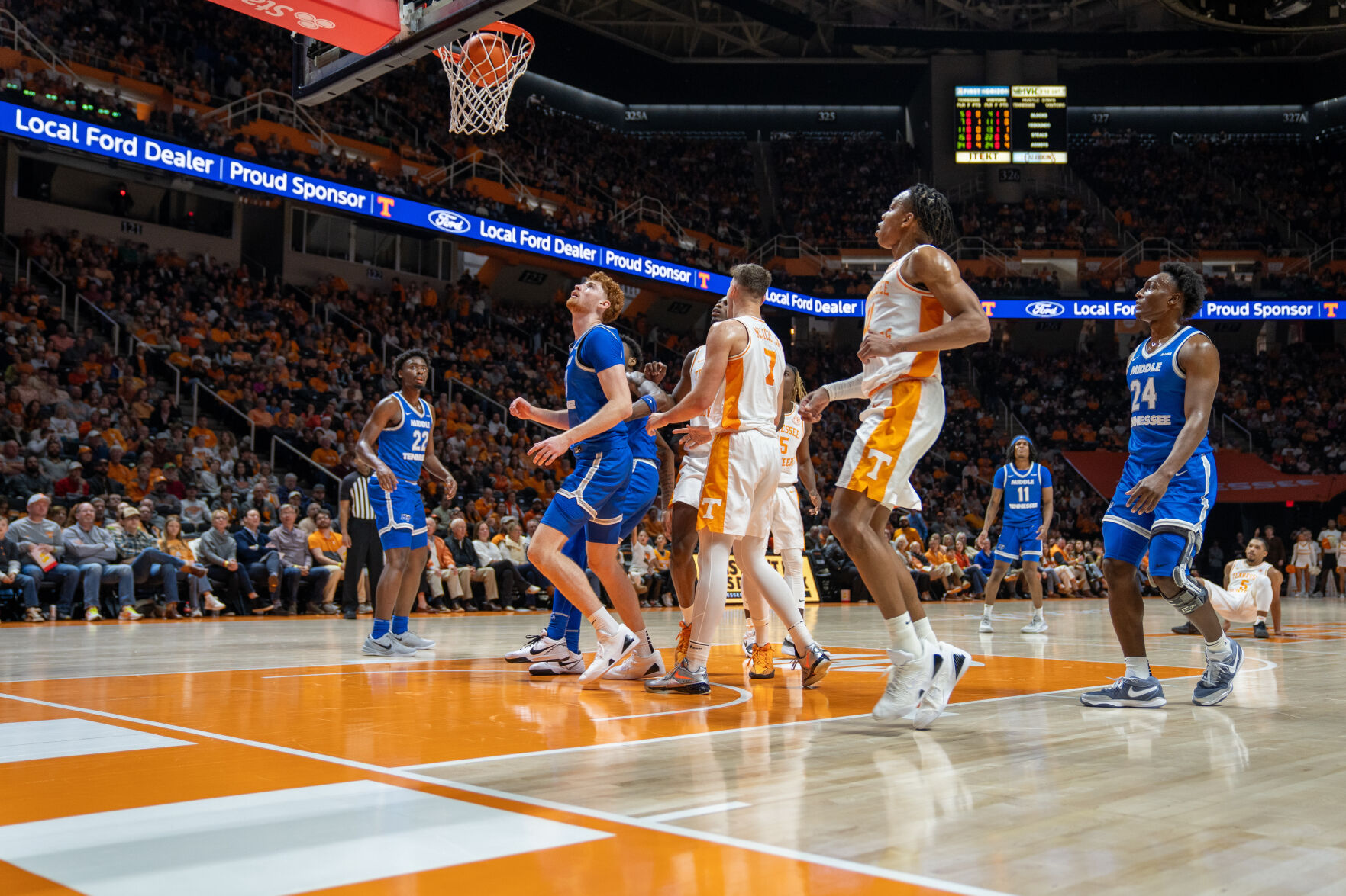 Tennessee basketball survives threat to perfection overcomes Middle Tennessee Men s Basketball utdailybeacon