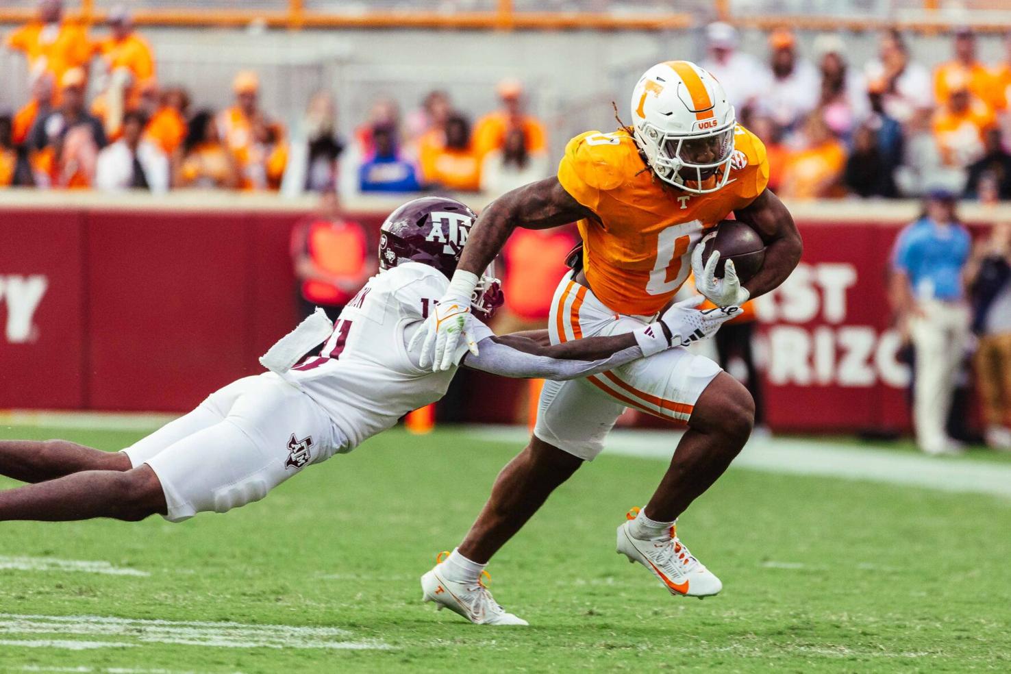 Jaylen Wright running the ball ‘with a chip on his shoulder’ | Football ...